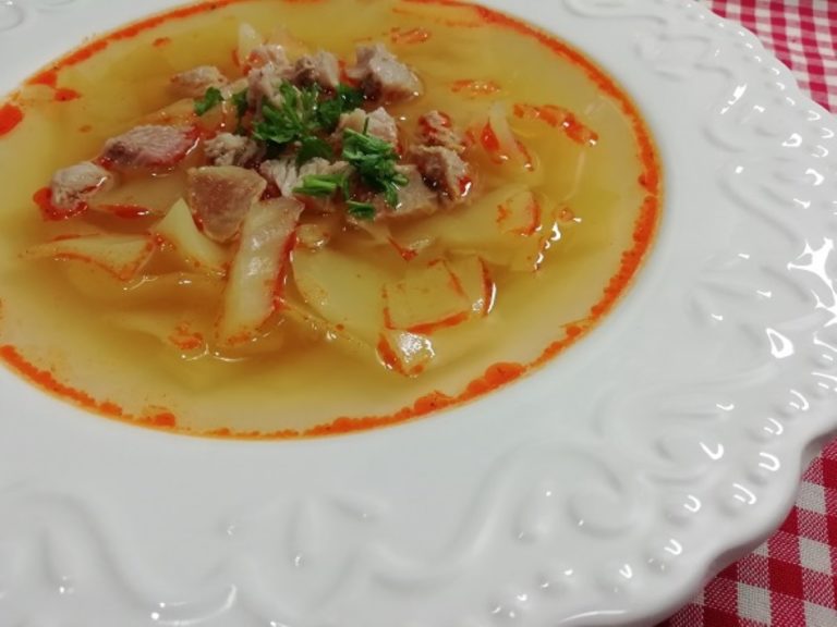 Kapustová polievka s morčacím mäsom, ten 1 babičkin recept